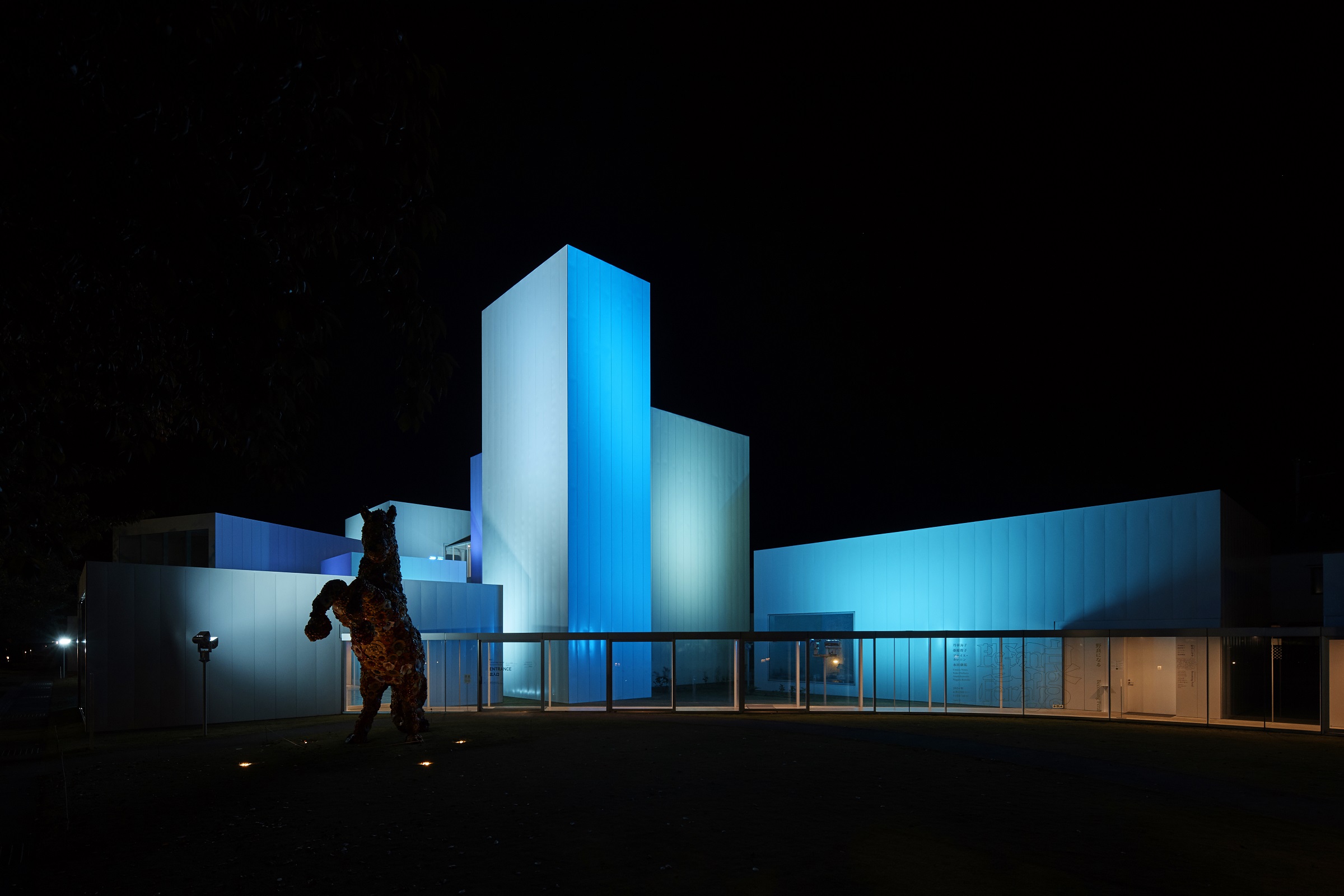 髙橋匡太「いろとりどりのかけら」照明リニューアル - ARCHITAINMENT｜アーキテイメント